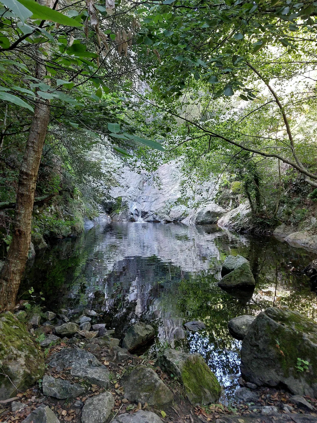 Cascade et vue du Pic de Garce