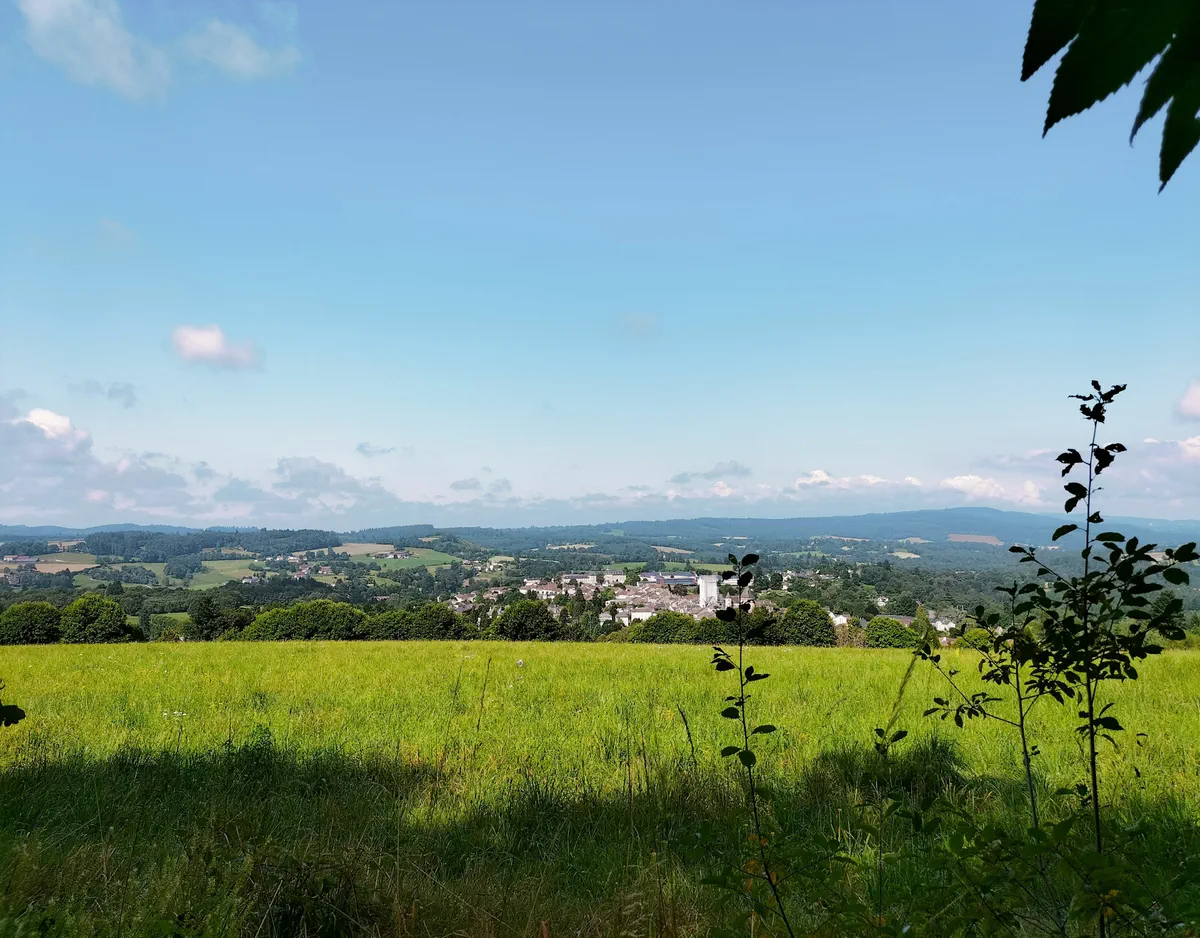 Vers le point le plus haut de Bourganeuf