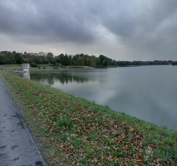 Tour du Plan d'eau de La Valiere