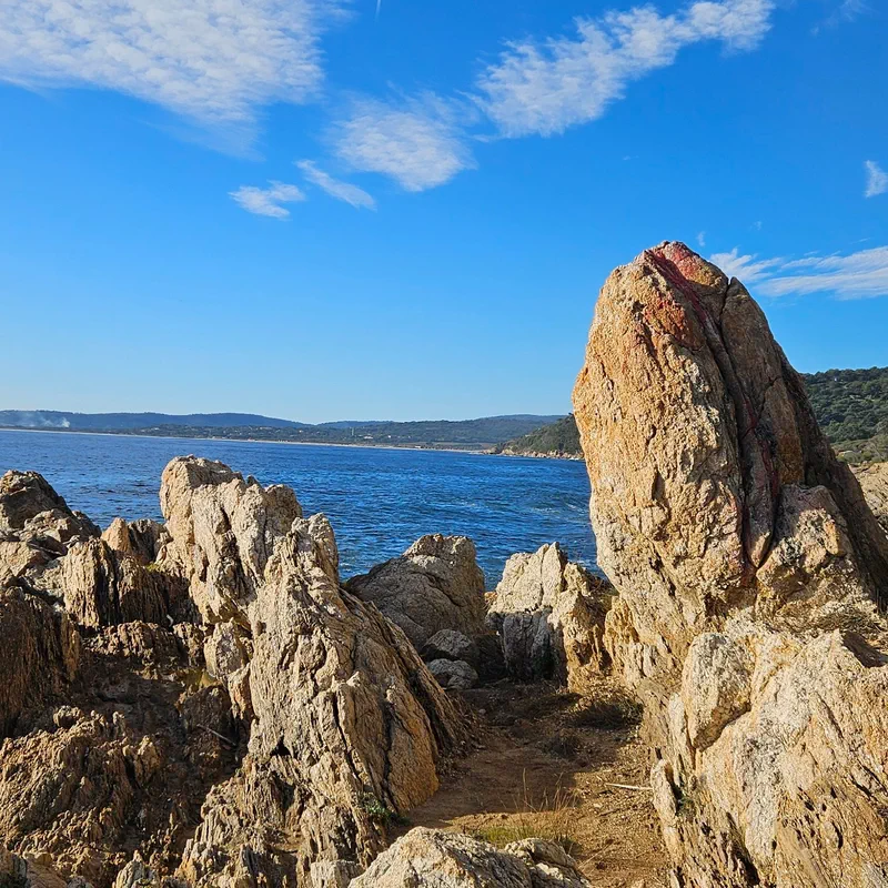 Sentier du littoral au Lavandou : nos randonnées sur la Côte d'Azur