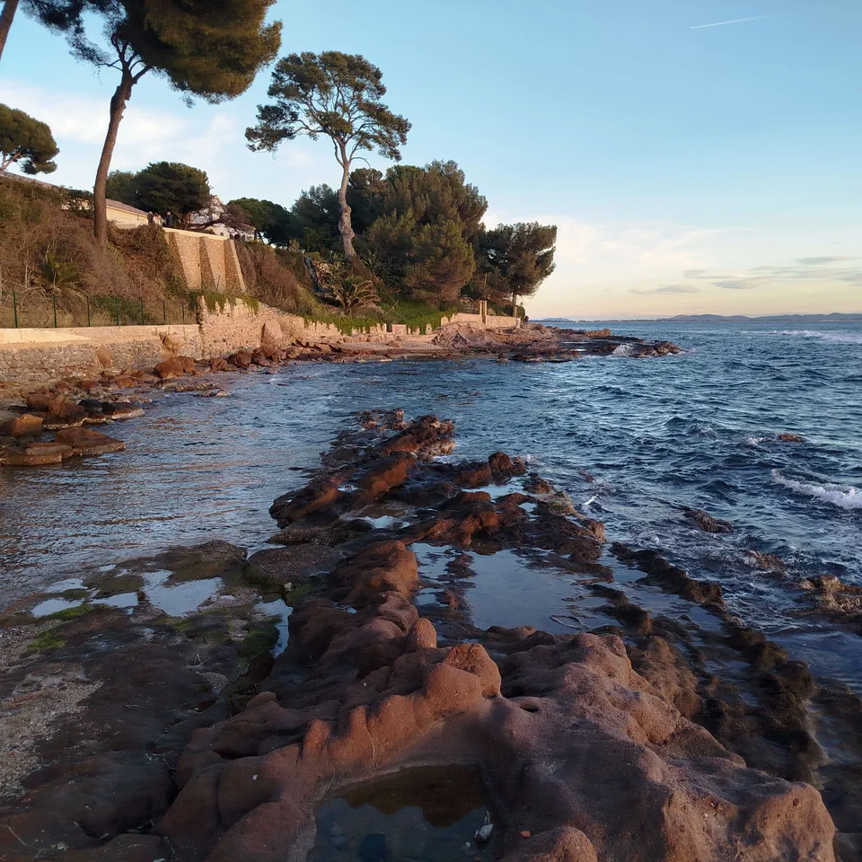 Randonnées en bord de mer : les plus beaux sentiers du littoral