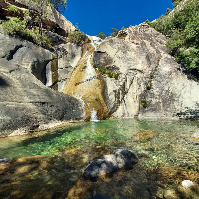 Aiguilles de Bavella : de la randonnée facile à l'aventure en Corse