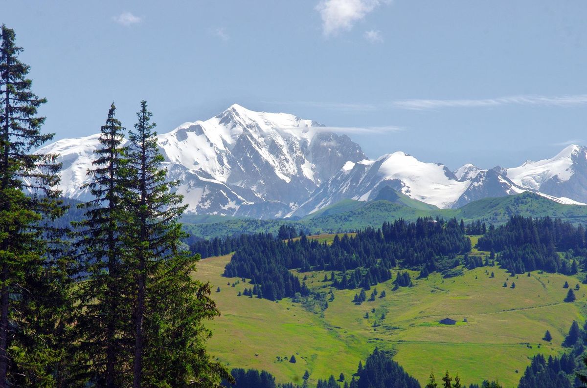 Panorama à couper le souffle au signal des Voirons de Boëge
