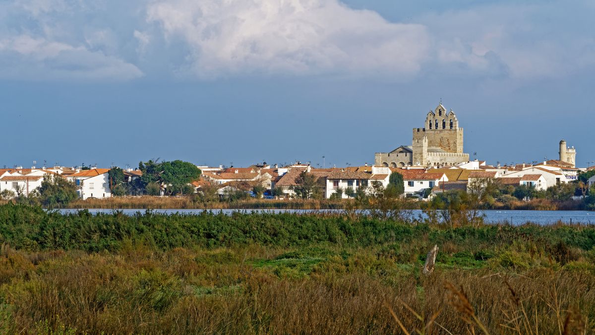 Saintes-Maries-de-la-Mer et tour de l'étang des Launes à VTC