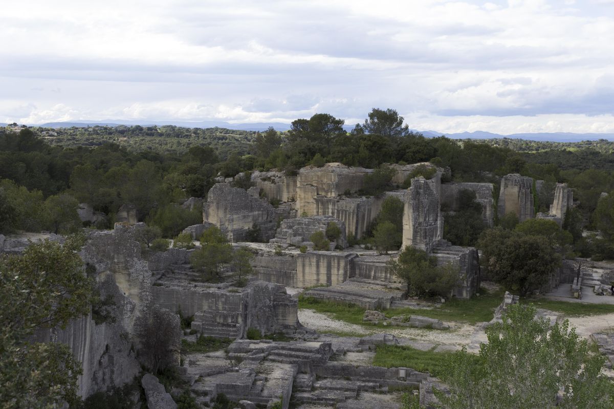 Junas et randonnée fascinante au moulin de Corbières