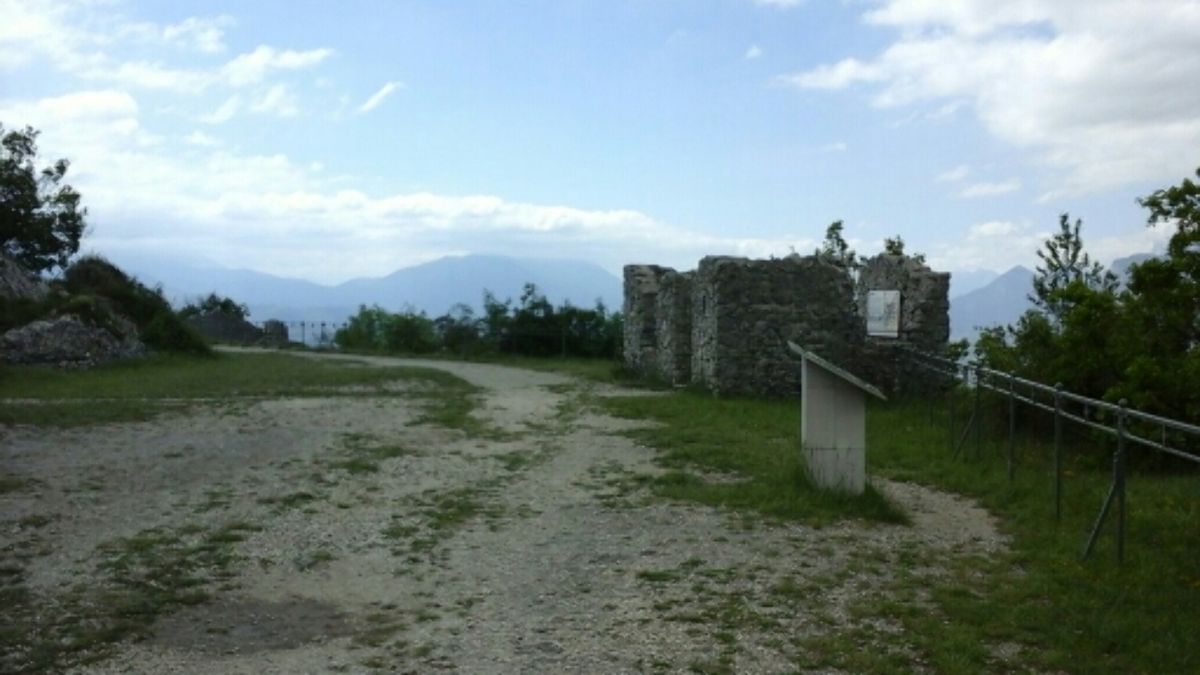 Mémorial militaire du Mont Jalla et jolie vue urbaine