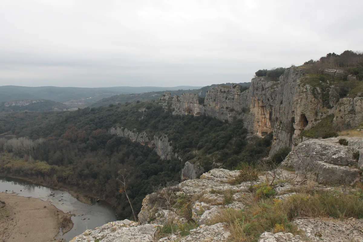 Fabuleux méandres du Gardon et le Castellas de Russan