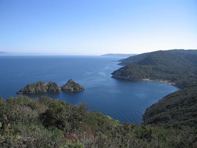 Sentier des crêtes sur l'île de Port-Cros et air marin
