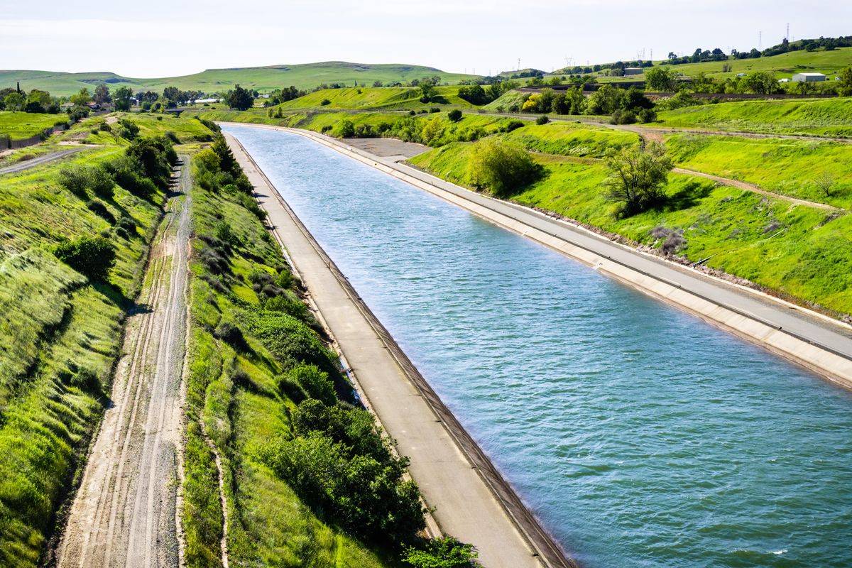 Marche le long du canal à Oraison et ruines médiévales