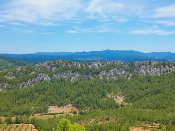 Arpenter les crêtes de la montagne du Bau Trauqua à Mimet