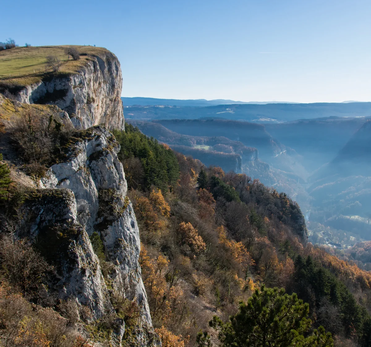 Balade sur le fil des Rochers du Capucin