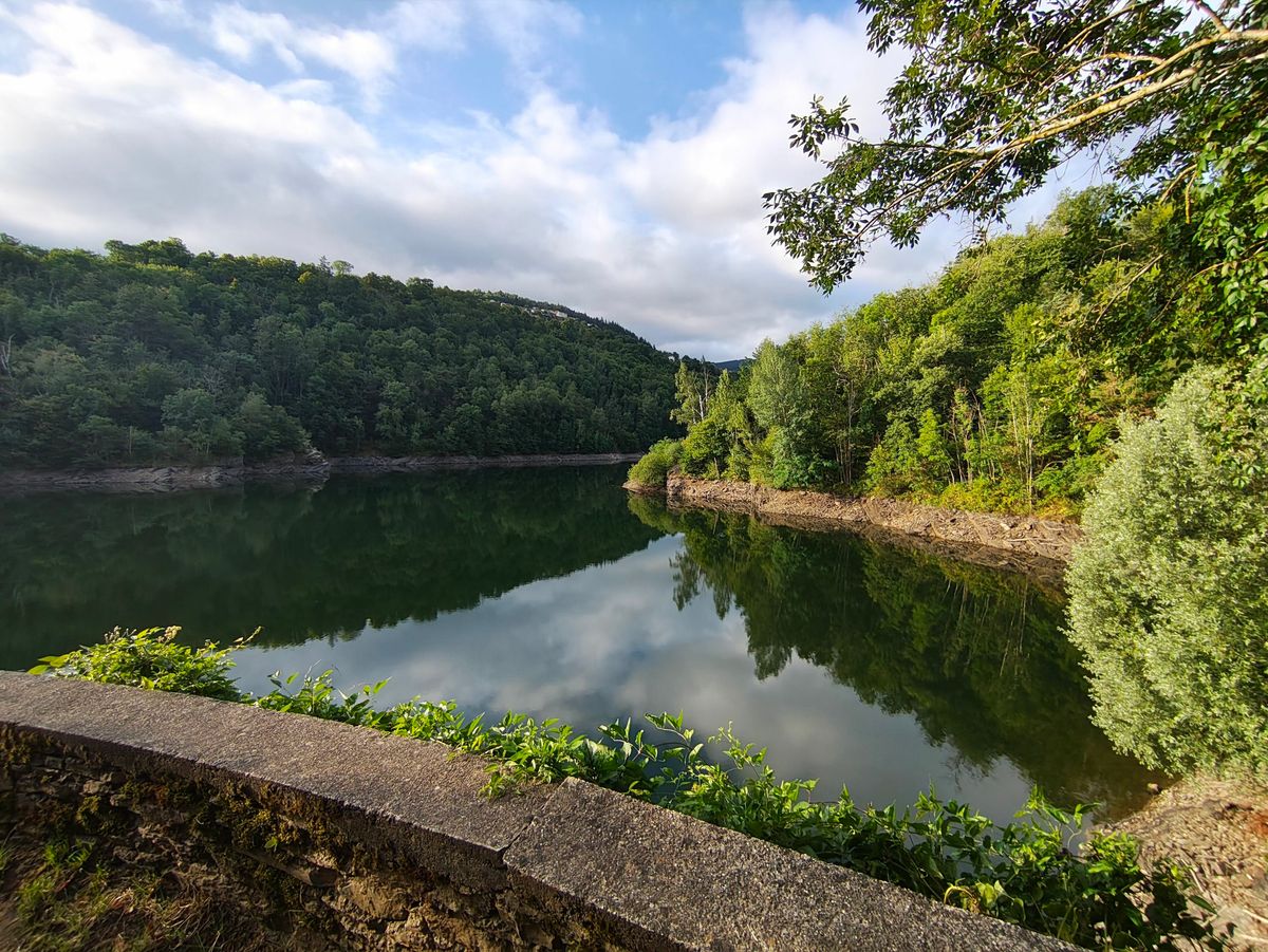 Boucle autour du barrage de la Rive à La Valla