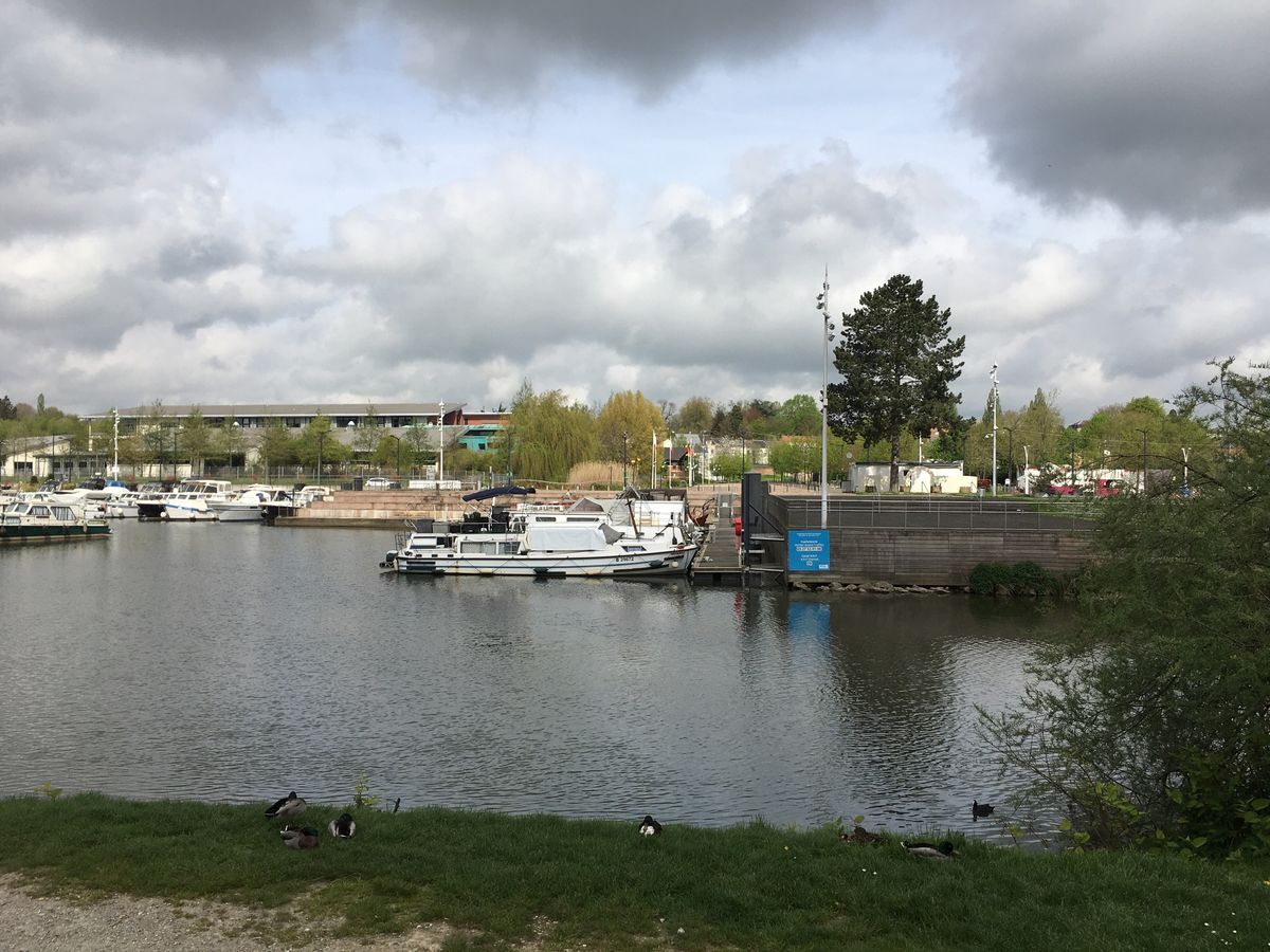 Le long de la Sambre depuis Hautmont en passant par Boussièr