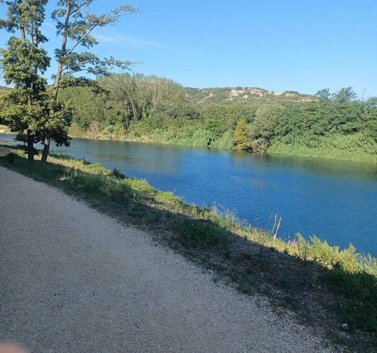 Passage sur le Pont du Gard et par Castillon-du-Gard à VTT